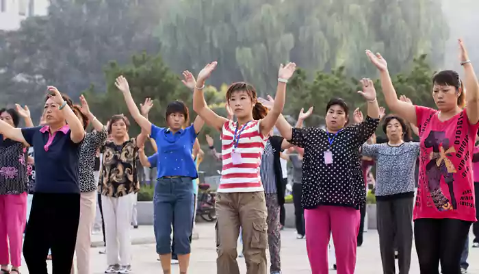 Guang-Chang-Wu: Public Square Dancing Of China
